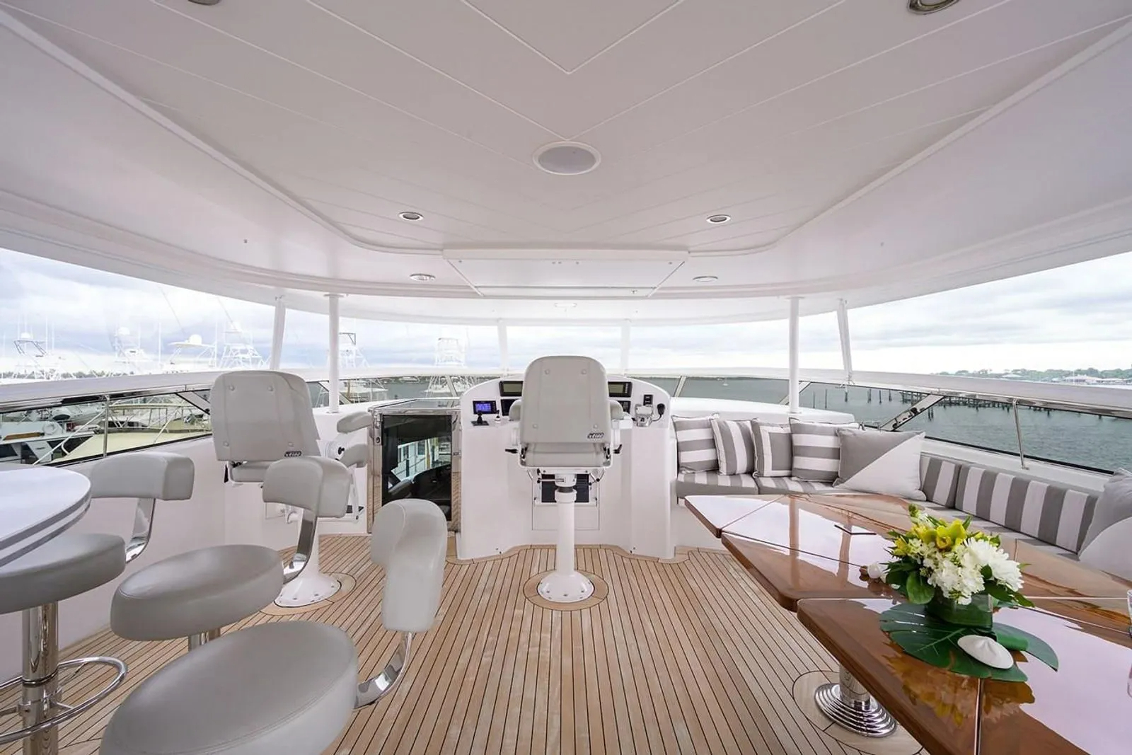Yacht UNWINED, Westport | CHARTERWORLD Luxury Superyacht Charters